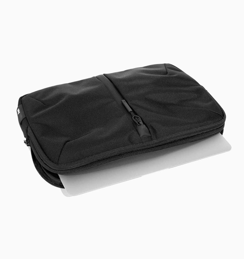 Aer 14" Tech Folio - 14" Laptop Sleeve & Organiser for MacBook Pro ...