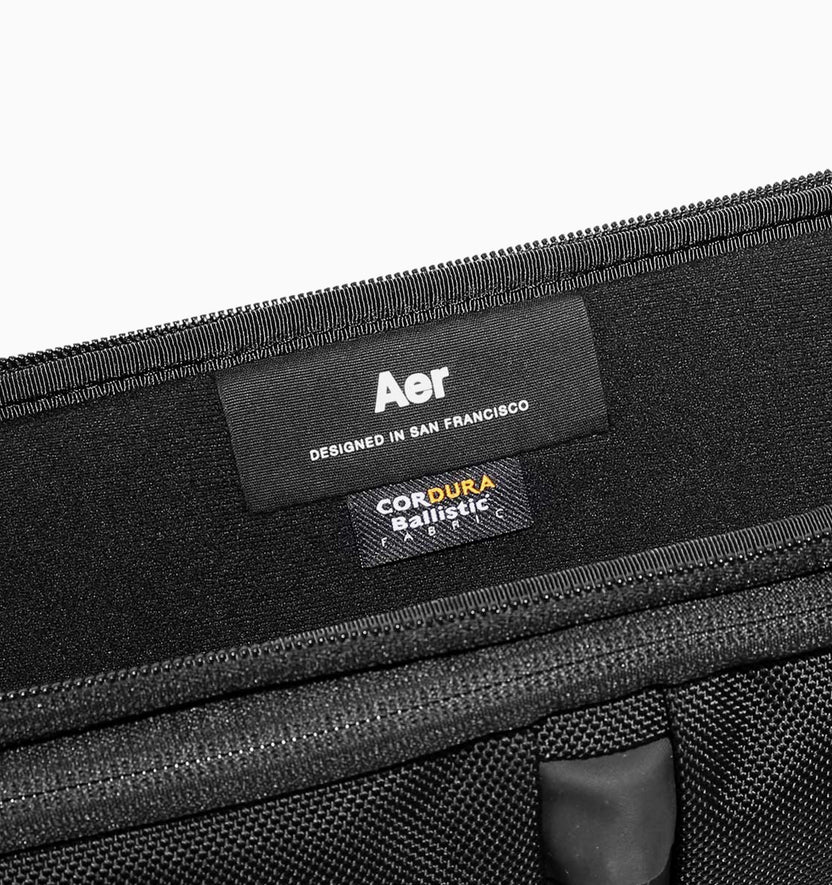 Aer 14" Tech Folio - 14" Laptop Sleeve & Organiser for MacBook Pro ...