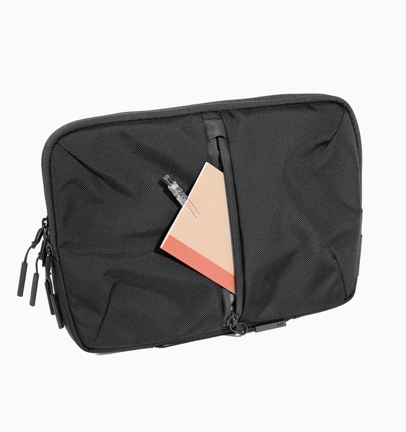 Aer 14" Tech Folio - 16" Laptop Sleeve & Organiser for MacBook Pro ...