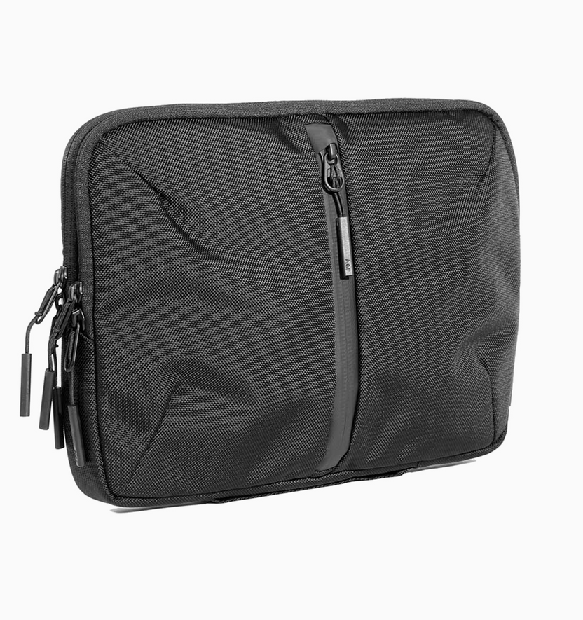 Aer 14" Tech Folio - 16" Laptop Sleeve & Organiser for MacBook Pro ...