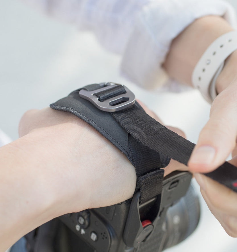 Peak Design Clutch: Quick-Attaching, Quick-Adjusting Hand Strap ...